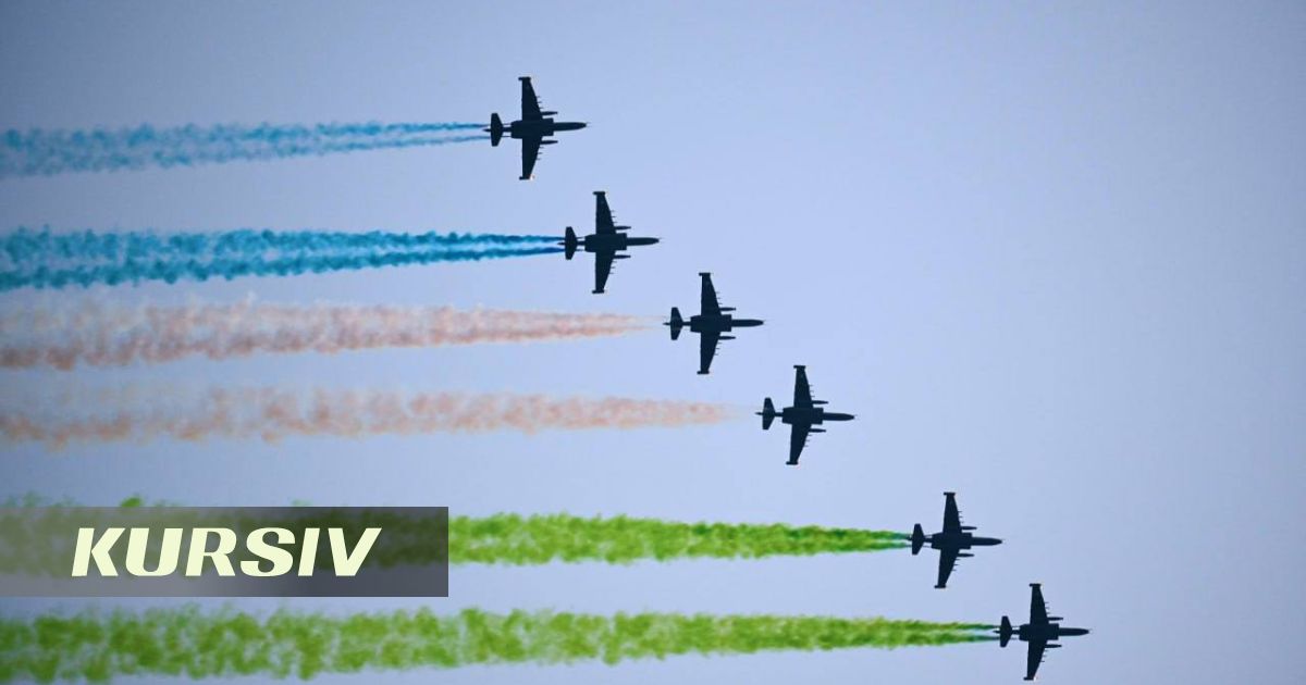 Uzbekistan Air Force Jets Paint Sky in National Colours on Independence ...