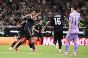 Hosts Mexico Scrape Past South Korea to Secure World Cup Knockout Spot