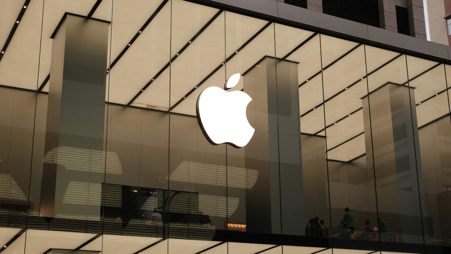Apple Warns of Unavoidable Price Rises Amid Surging Memory Chip Costs
